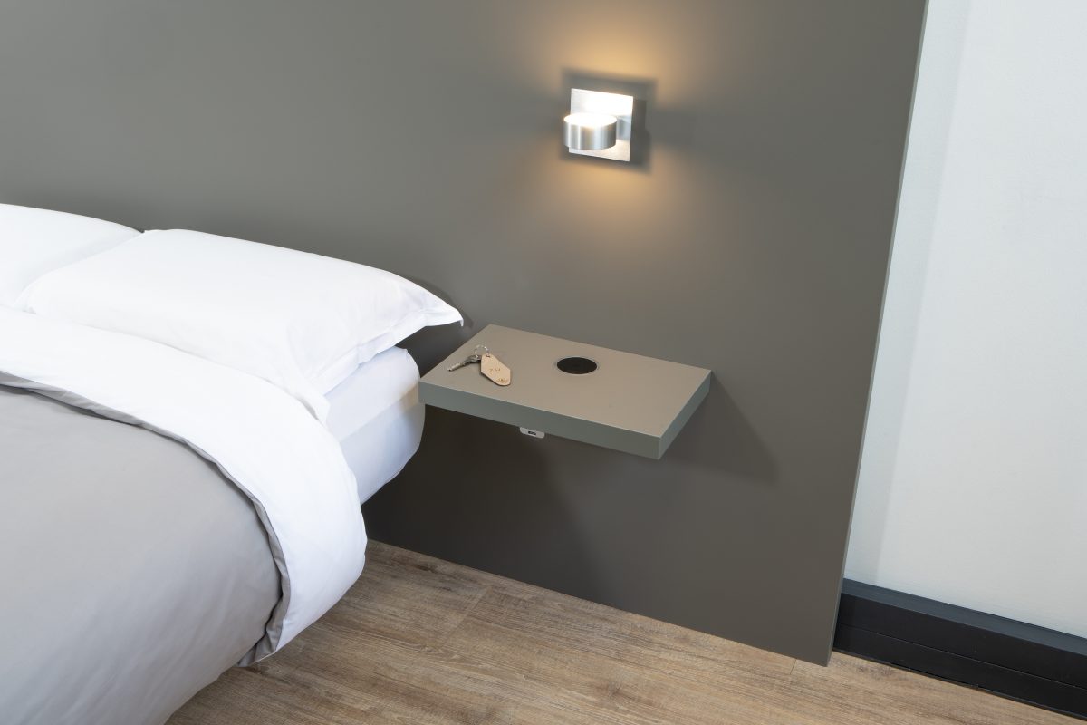 EASY CLIP range allows you to create wireless charger networks.