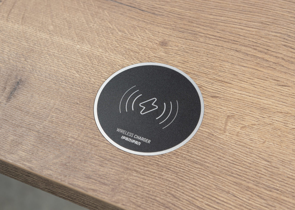 EASY CLIP range allows you to create wireless charger networks.