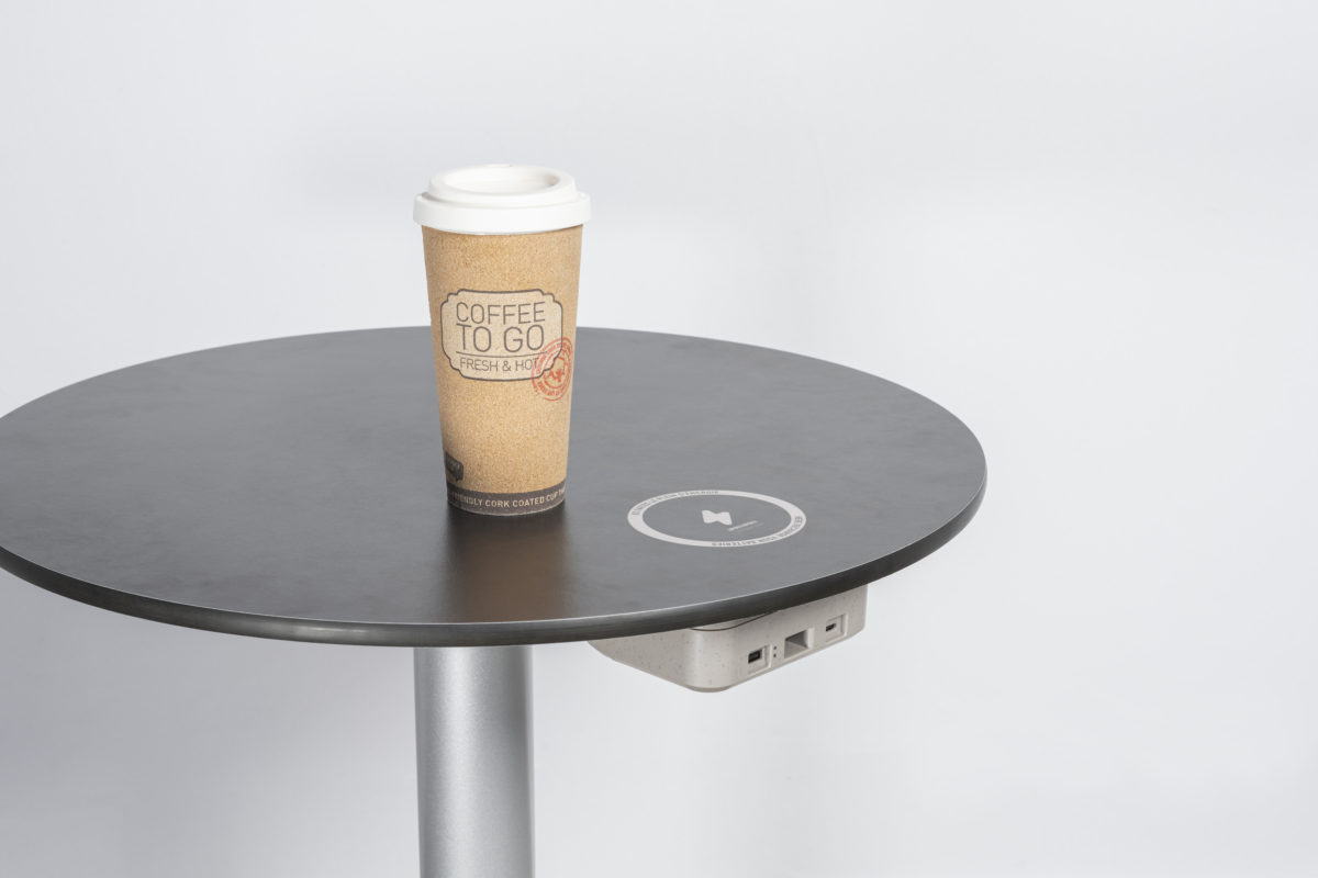 Battery-powered Qi wireless chargers for mobile tables